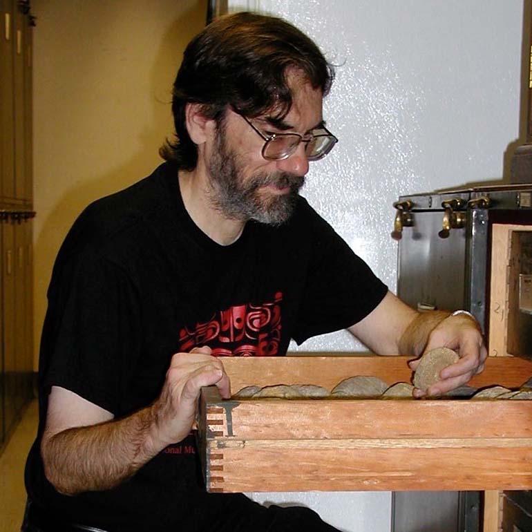 Paleobiologist David Jablonski awarded 2022 Darwin-Wallace Medal | News ...