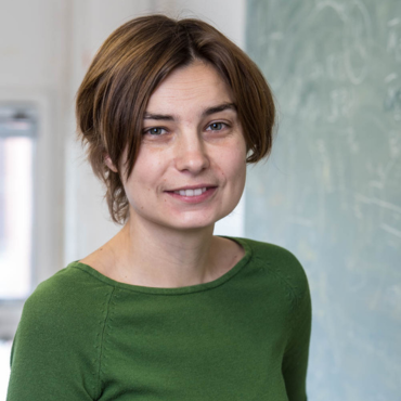 Aleksandra Walczak wins prestigious Silver Medal from CNRS | News ...